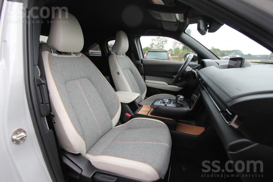 White Mazda MX 2020 in Liepaja, with an engine capacity of 0.00 L and mileage of 52 thousand km for 15000 €, photo 13 on AUTOMOTO.COM.LV
