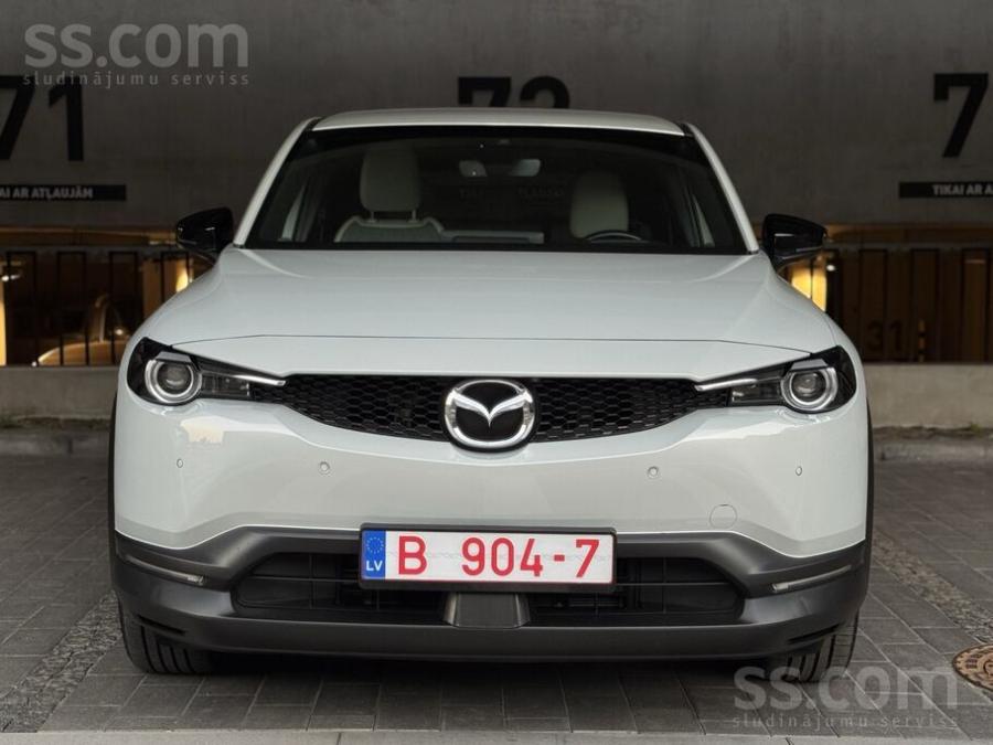 White Mazda MX 2020 in Riga, with an engine capacity of 0.00 L and mileage of 91 thousand km for 15990 €, photo 3 on AUTOMOTO.COM.LV
