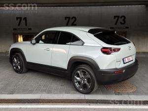White Mazda MX 2020 in Riga, with an engine capacity of 0.00 L and mileage of 91 thousand km for 15990 €, photo 5 on AUTOMOTO.COM.LV