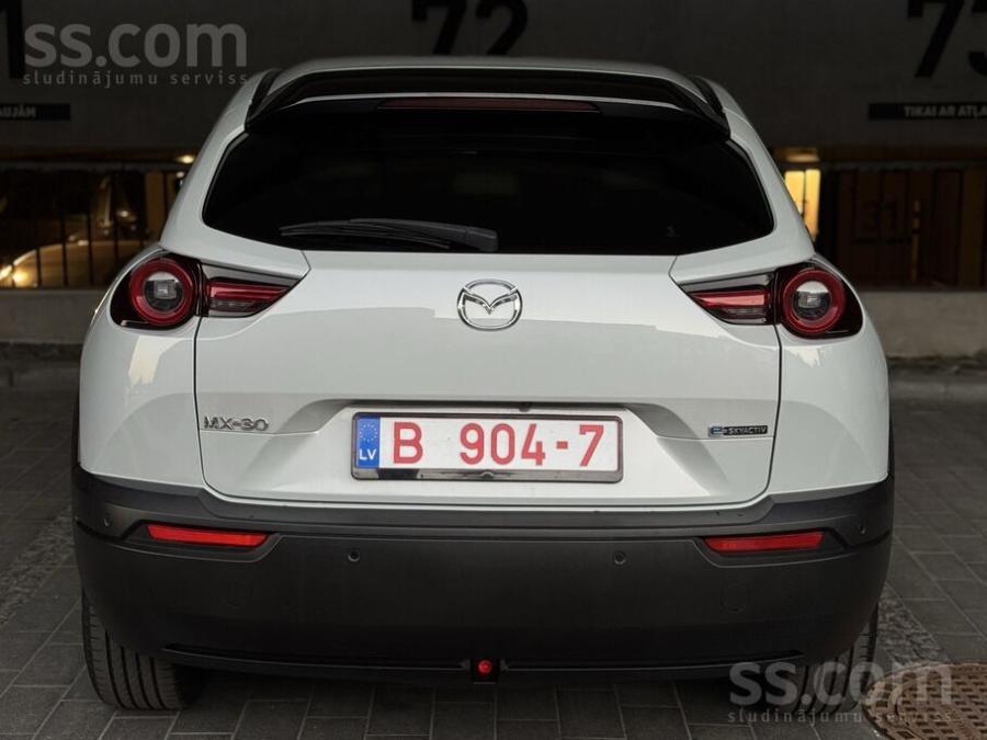 White Mazda MX 2020 in Riga, with an engine capacity of 0.00 L and mileage of 91 thousand km for 15990 €, photo 6 on AUTOMOTO.COM.LV