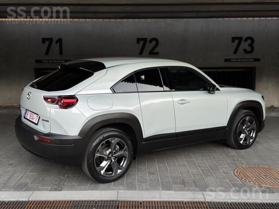 White Mazda MX 2020 in Riga, with an engine capacity of 0.00 L and mileage of 91 thousand km for 15990 €, photo 7 on AUTOMOTO.COM.LV