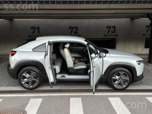 White Mazda MX 2020 in Riga, with an engine capacity of 0.00 L and mileage of 91 thousand km for 15990 €, photo 11 on AUTOMOTO.COM.LV
