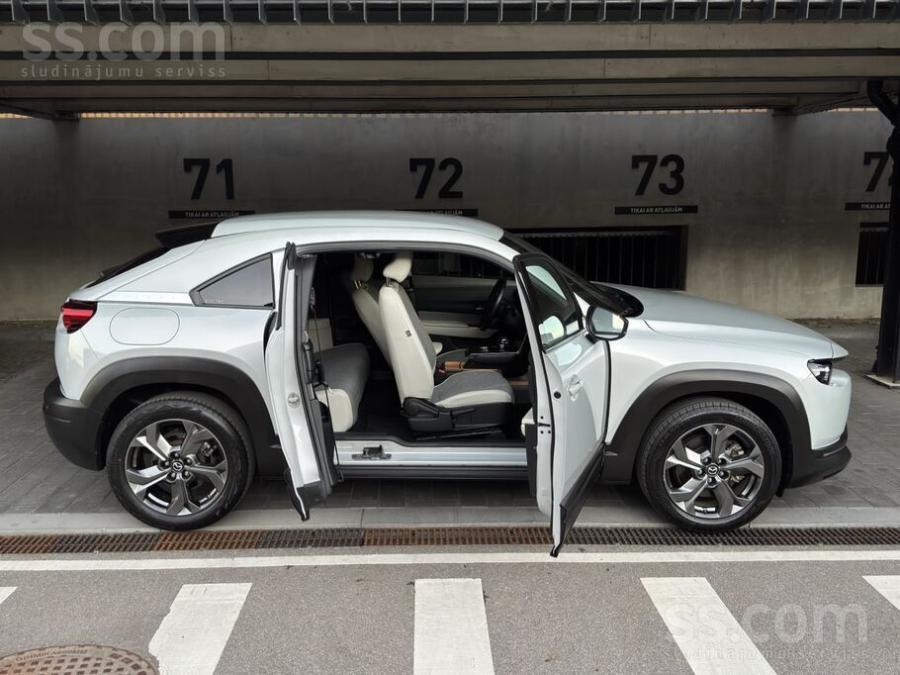 White Mazda MX 2020 in Riga, with an engine capacity of 0.00 L and mileage of 91 thousand km for 15990 €, photo 11 on AUTOMOTO.COM.LV