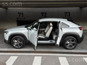 White Mazda MX 2020 in Riga, with an engine capacity of 0.00 L and mileage of 91 thousand km for 15990 €, photo 13 on AUTOMOTO.COM.LV