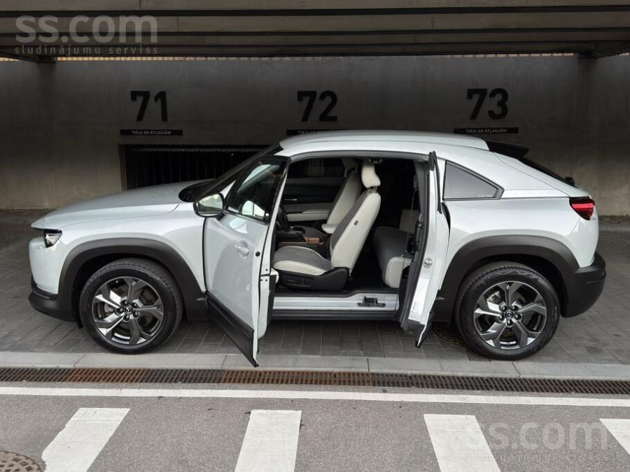 White Mazda MX 2020 in Riga, with an engine capacity of 0.00 L and mileage of 91 thousand km for 15990 €, photo 13 on AUTOMOTO.COM.LV