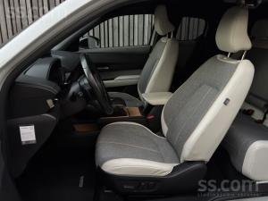White Mazda MX 2020 in Riga, with an engine capacity of 0.00 L and mileage of 91 thousand km for 15990 €, photo 15 on AUTOMOTO.COM.LV