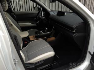 White Mazda MX 2020 in Riga, with an engine capacity of 0.00 L and mileage of 91 thousand km for 15990 €, photo 17 on AUTOMOTO.COM.LV