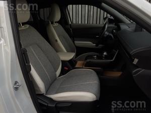 White Mazda MX 2020 in Riga, with an engine capacity of 0.00 L and mileage of 91 thousand km for 15990 €, photo 18 on AUTOMOTO.COM.LV