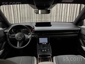 White Mazda MX 2020 in Riga, with an engine capacity of 0.00 L and mileage of 91 thousand km for 15990 €, photo 19 on AUTOMOTO.COM.LV