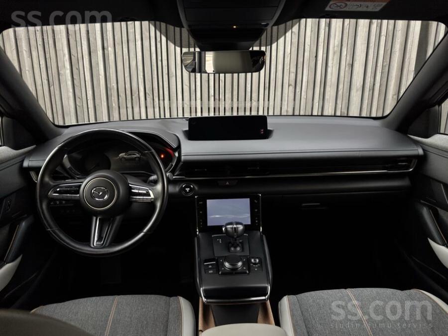 White Mazda MX 2020 in Riga, with an engine capacity of 0.00 L and mileage of 91 thousand km for 15990 €, photo 19 on AUTOMOTO.COM.LV