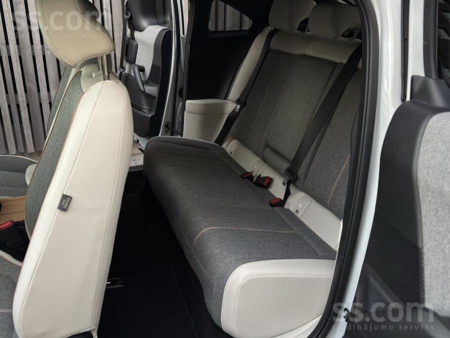 White Mazda MX 2020 in Riga, with an engine capacity of 0.00 L and mileage of 91 thousand km for 15990 €, photo 33 on AUTOMOTO.COM.LV