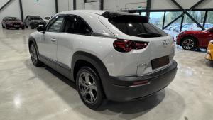 White Mazda MX 2022 in Riga, with an engine capacity of 0.00 L and mileage of 47 thousand km for 16500 €, photo 6 on AUTOMOTO.COM.LV