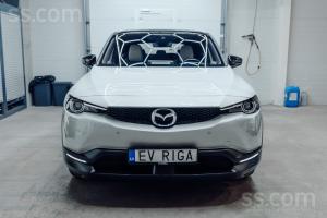 White Mazda MX 2023 in Riga, with an engine capacity of 0.00 L and mileage of 34 thousand km for 16690 €, photo 3 on AUTOMOTO.COM.LV