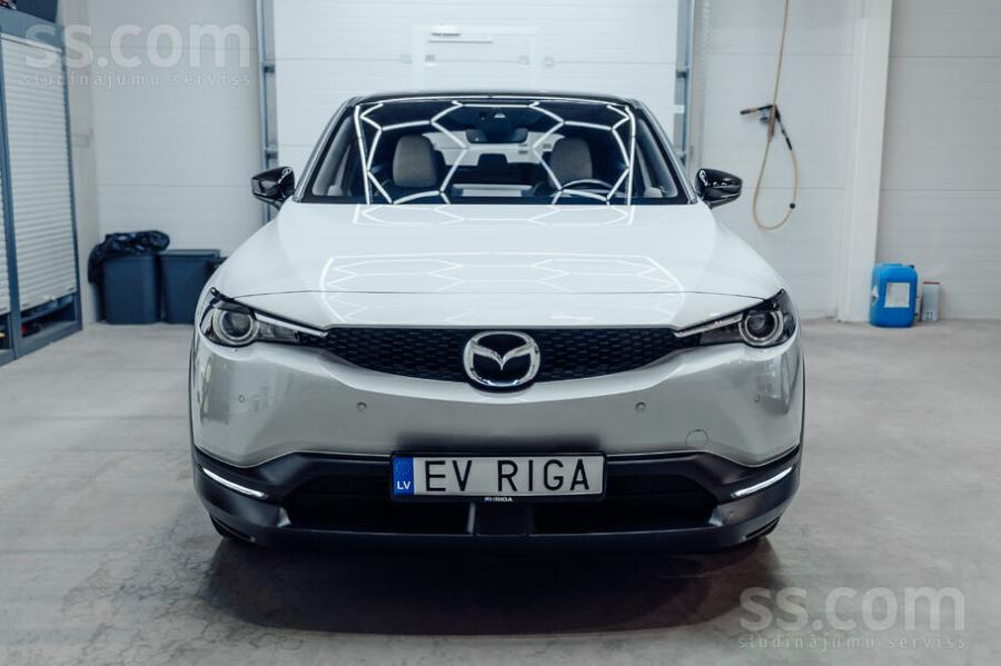 White Mazda MX 2023 in Riga, with an engine capacity of 0.00 L and mileage of 34 thousand km for 16690 €, photo 3 on AUTOMOTO.COM.LV