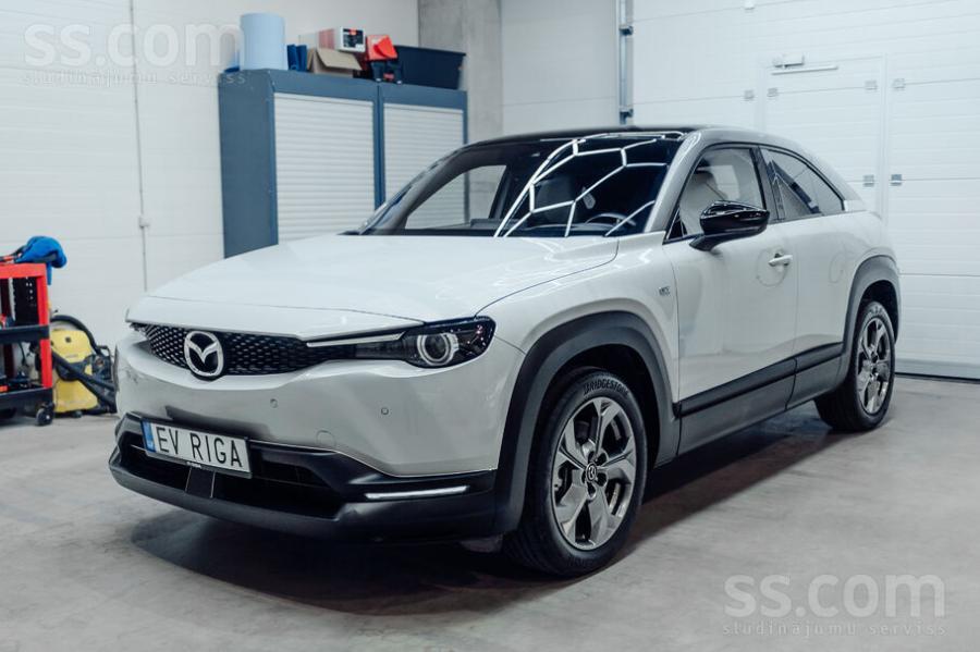 White Mazda MX 2023 in Riga, with an engine capacity of 0.00 L and mileage of 34 thousand km for 16690 €, photo 4 on AUTOMOTO.COM.LV