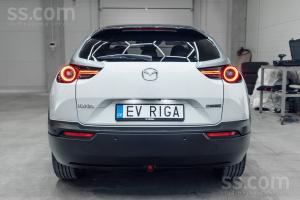 White Mazda MX 2023 in Riga, with an engine capacity of 0.00 L and mileage of 34 thousand km for 16690 €, photo 7 on AUTOMOTO.COM.LV