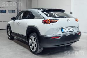 White Mazda MX 2023 in Riga, with an engine capacity of 0.00 L and mileage of 34 thousand km for 16690 €, photo 8 on AUTOMOTO.COM.LV