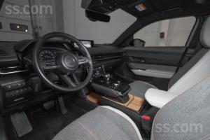 White Mazda MX 2023 in Riga, with an engine capacity of 0.00 L and mileage of 34 thousand km for 16690 €, photo 13 on AUTOMOTO.COM.LV