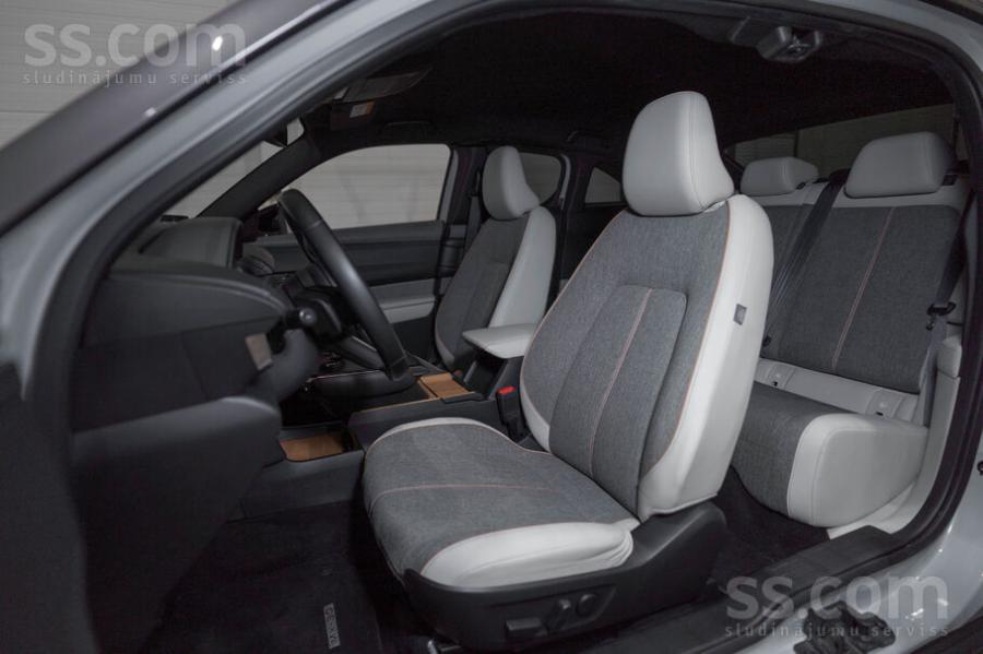White Mazda MX 2023 in Riga, with an engine capacity of 0.00 L and mileage of 34 thousand km for 16690 €, photo 15 on AUTOMOTO.COM.LV