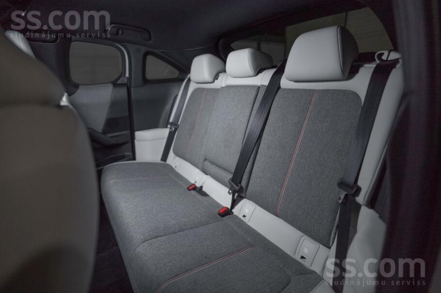 White Mazda MX 2023 in Riga, with an engine capacity of 0.00 L and mileage of 34 thousand km for 16690 €, photo 16 on AUTOMOTO.COM.LV