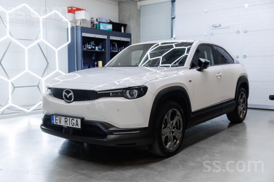 White Mazda MX 2023 in Riga, with an engine capacity of 0.00 L and mileage of 39 thousand km for 17890 €, photo 4 on AUTOMOTO.COM.LV