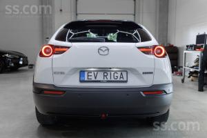 White Mazda MX 2023 in Riga, with an engine capacity of 0.00 L and mileage of 39 thousand km for 17890 €, photo 7 on AUTOMOTO.COM.LV