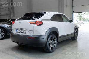 White Mazda MX 2023 in Riga, with an engine capacity of 0.00 L and mileage of 39 thousand km for 17890 €, photo 8 on AUTOMOTO.COM.LV