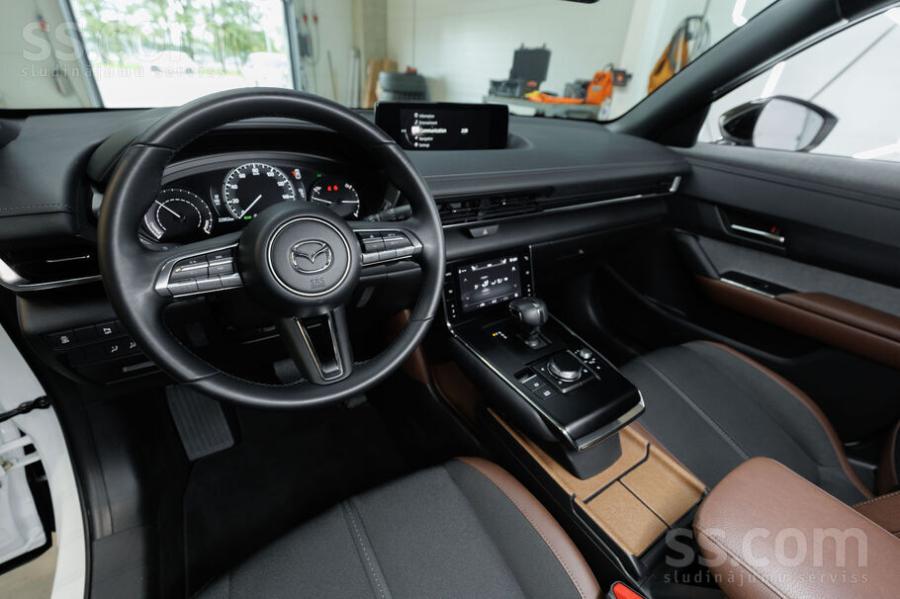 White Mazda MX 2023 in Riga, with an engine capacity of 0.00 L and mileage of 39 thousand km for 17890 €, photo 13 on AUTOMOTO.COM.LV