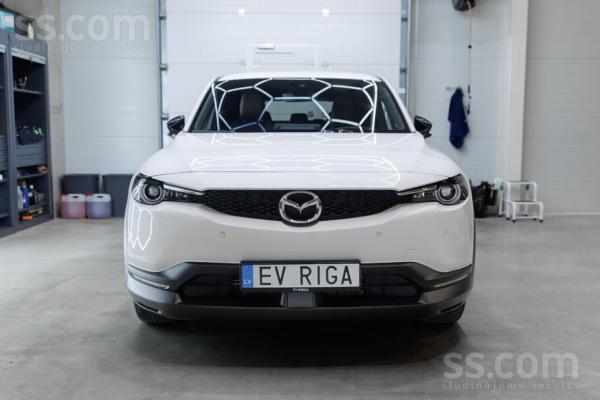 White Mazda MX 2023 in Riga, with an engine capacity of 0.00 L and mileage of 39 thousand km for 17890 €, photo 3 on AUTOMOTO.COM.LV