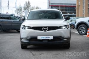 White Mazda MX 2021 in Riga, with an engine capacity of 0.00 L and mileage of 45 thousand km for 12990 €, photo 3 on AUTOMOTO.COM.LV