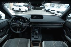 White Mazda MX 2021 in Riga, with an engine capacity of 0.00 L and mileage of 45 thousand km for 12990 €, photo 8 on AUTOMOTO.COM.LV