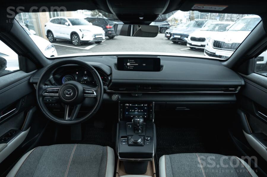 White Mazda MX 2021 in Riga, with an engine capacity of 0.00 L and mileage of 45 thousand km for 12990 €, photo 8 on AUTOMOTO.COM.LV