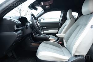 White Mazda MX 2021 in Riga, with an engine capacity of 0.00 L and mileage of 45 thousand km for 12990 €, photo 16 on AUTOMOTO.COM.LV