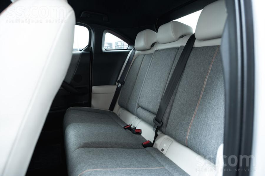 White Mazda MX 2021 in Riga, with an engine capacity of 0.00 L and mileage of 45 thousand km for 12990 €, photo 18 on AUTOMOTO.COM.LV