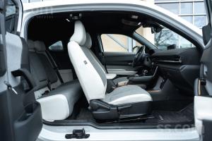 White Mazda MX 2021 in Riga, with an engine capacity of 0.00 L and mileage of 45 thousand km for 12990 €, photo 19 on AUTOMOTO.COM.LV