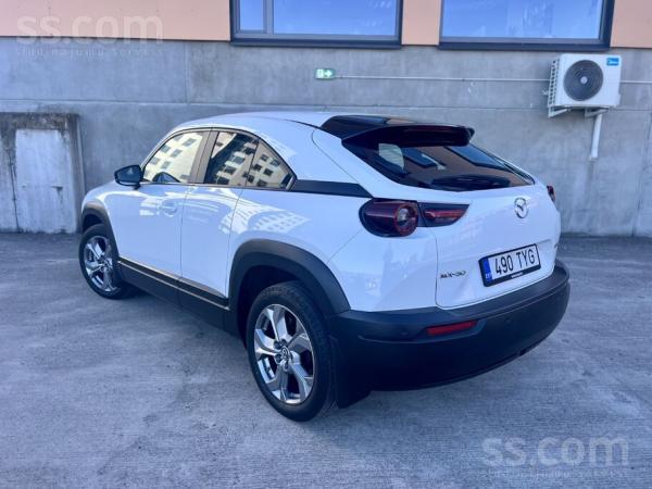 White Mazda MX 2021 in Tallinn, with an engine capacity of 0.00 L and mileage of 27 thousand km for 15399 €, photo 5 on AUTOMOTO.COM.LV