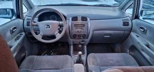 Grey Mazda Premacy 2000 in Valmiera, with an engine capacity of 1.80 L and mileage of 150 thousand km for 900 €, photo 9 on AUTOMOTO.COM.LV