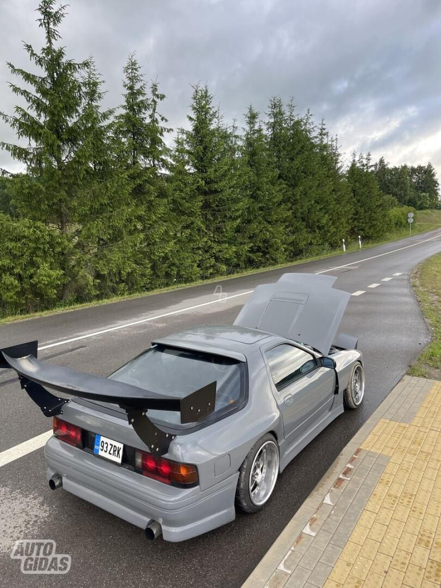 Mazda RX-7 1986 Viļņa, ar dzinēja tilpumu 2.00 L un nobraukumu 200 tūkst. km par 16300 €, foto 4 vietnē AUTOMOTO.COM.LV