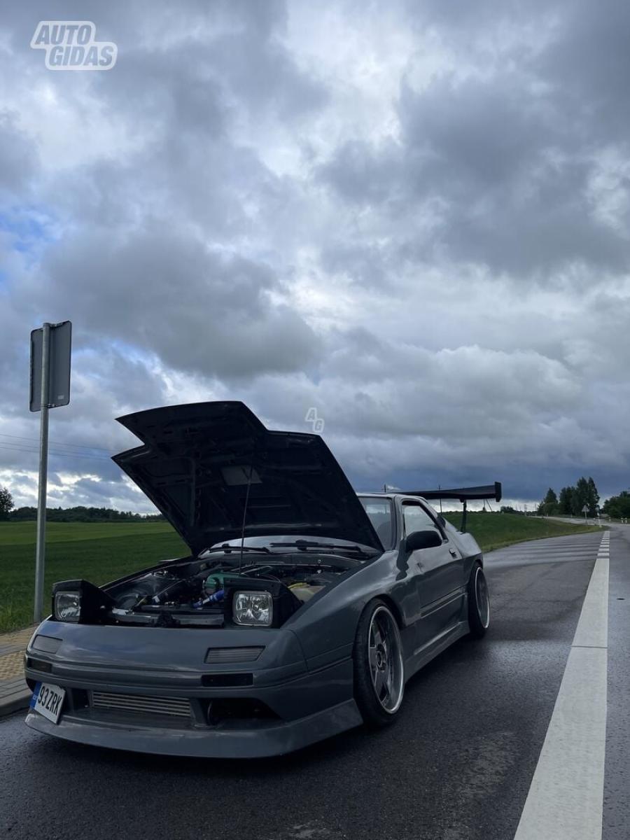 Mazda RX-7 1986 Viļņa, ar dzinēja tilpumu 2.00 L un nobraukumu 200 tūkst. km par 16300 €, foto 6 vietnē AUTOMOTO.COM.LV