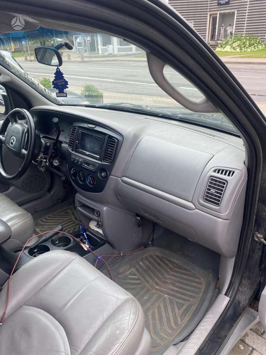 Black Mazda Tribute 2001 in Druskininkai, with an engine capacity of 3.00 L and mileage of 280 thousand km for 3450 €, photo 7 on AUTOMOTO.COM.LV