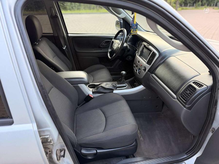Grey Mazda Tribute 2006 in Vilnius, with an engine capacity of 2.30 L and mileage of 141 thousand km for 2650 €, photo 6 on AUTOMOTO.COM.LV