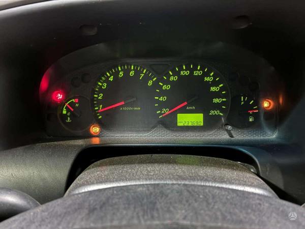 Dzeltens Mazda Tribute 2002 Viļņa, ar dzinēja tilpumu 1.99 L un nobraukumu 238 tūkst. km par 1240 €, foto 7 vietnē AUTOMOTO.COM.LV