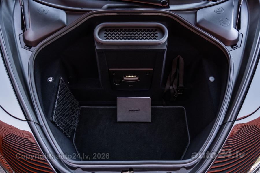 Melns McLaren 750S 2024 Tallina, ar dzinēja tilpumu 4.00 L un nobraukumu 5 tūkst. km par 327000 €, foto 14 vietnē AUTOMOTO.COM.LV
