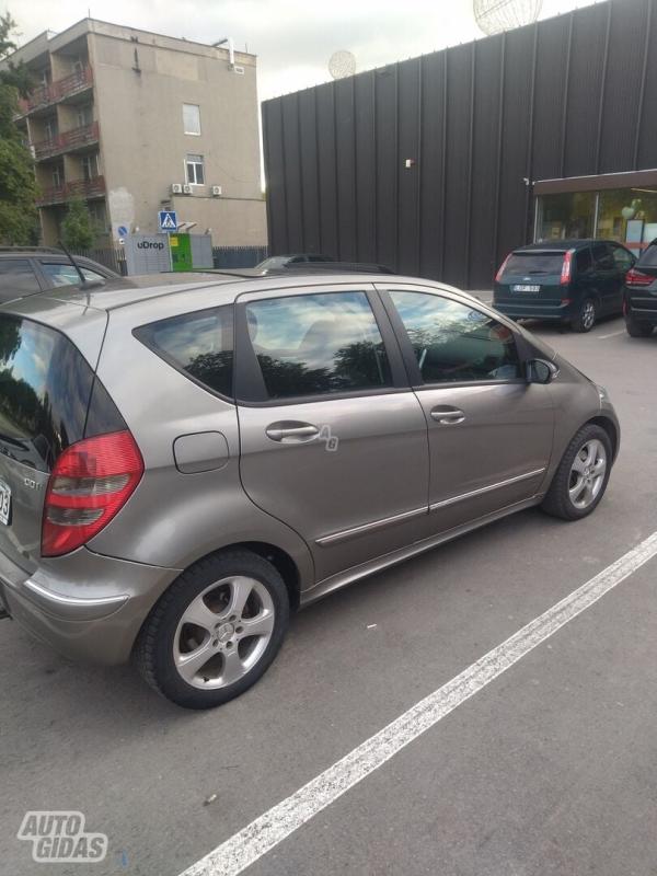 Pelēks Mercedes-Benz 180 2007 Naujoji Akmenė, ar dzinēja tilpumu 2.00 L un nobraukumu 275 tūkst. km par 1900 €, foto 3 vietnē AUTOMOTO.COM.LV