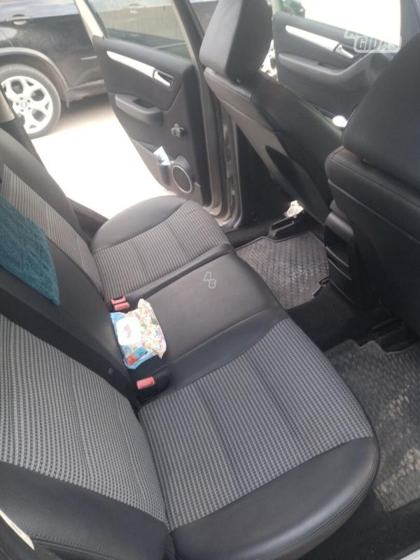 Pelēks Mercedes-Benz 180 2007 Naujoji Akmenė, ar dzinēja tilpumu 2.00 L un nobraukumu 275 tūkst. km par 1900 €, foto 9 vietnē AUTOMOTO.COM.LV
