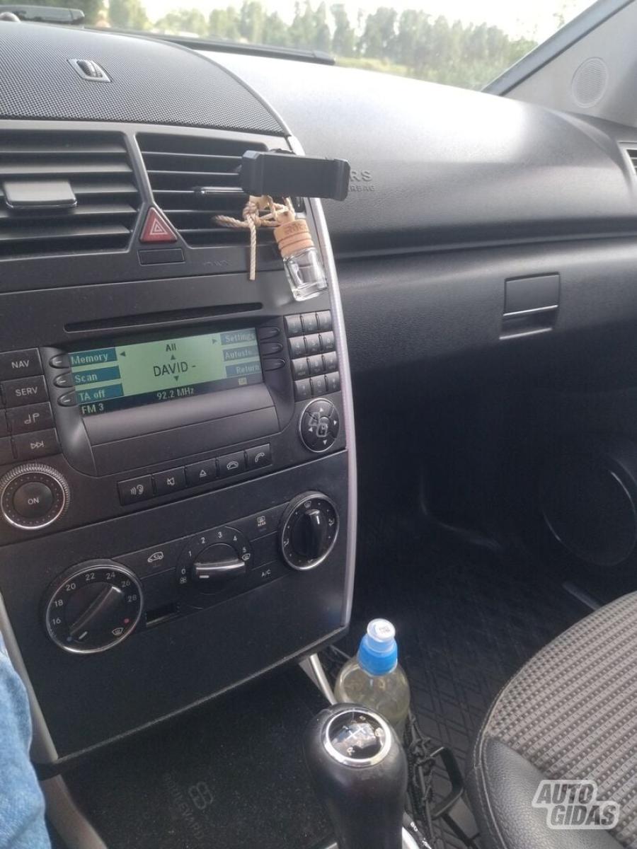 Pelēks Mercedes-Benz 180 2007 Naujoji Akmenė, ar dzinēja tilpumu 2.00 L un nobraukumu 275 tūkst. km par 1900 €, foto 12 vietnē AUTOMOTO.COM.LV