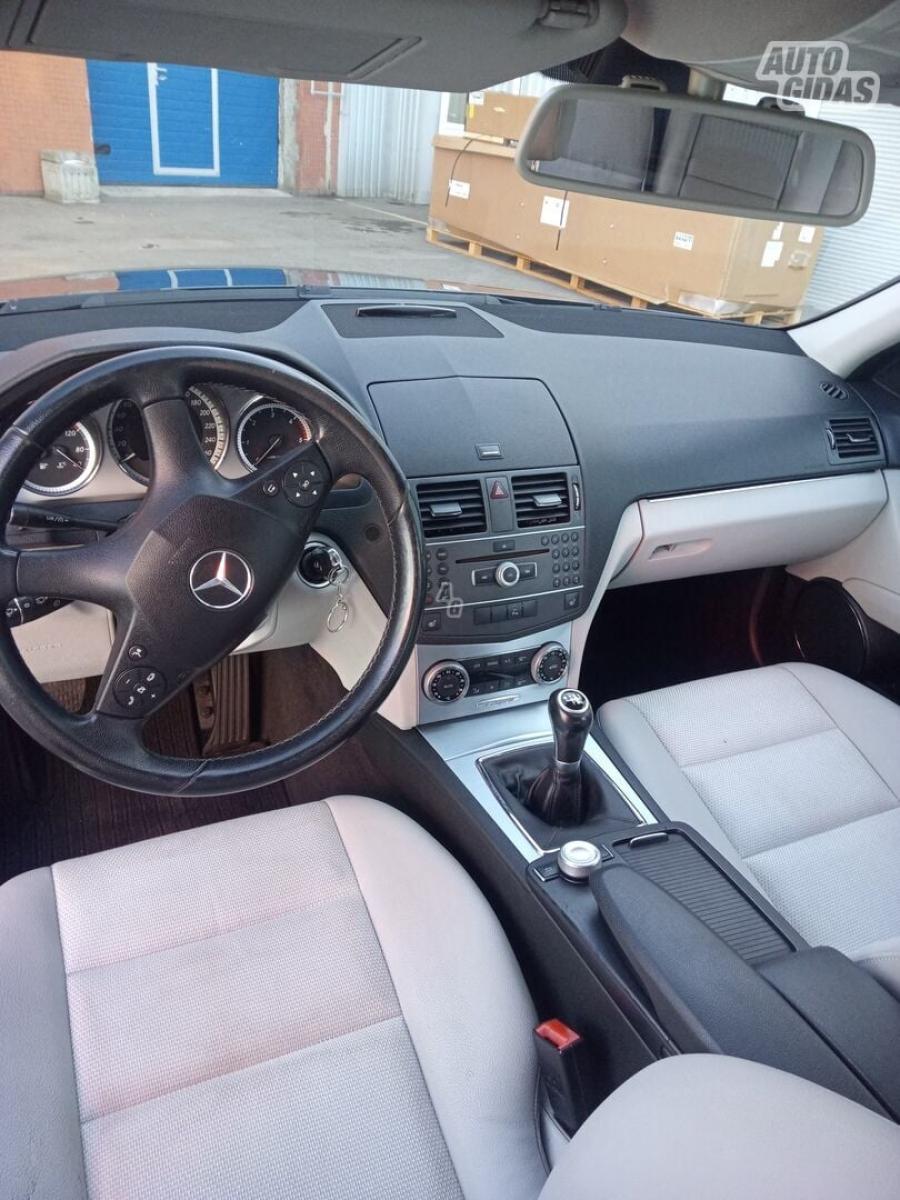 Grey Mercedes-Benz 180 2011 in Klaipeda, with an engine capacity of 2.10 L and mileage of 348 thousand km for 2950 €, photo 4 on AUTOMOTO.COM.LV