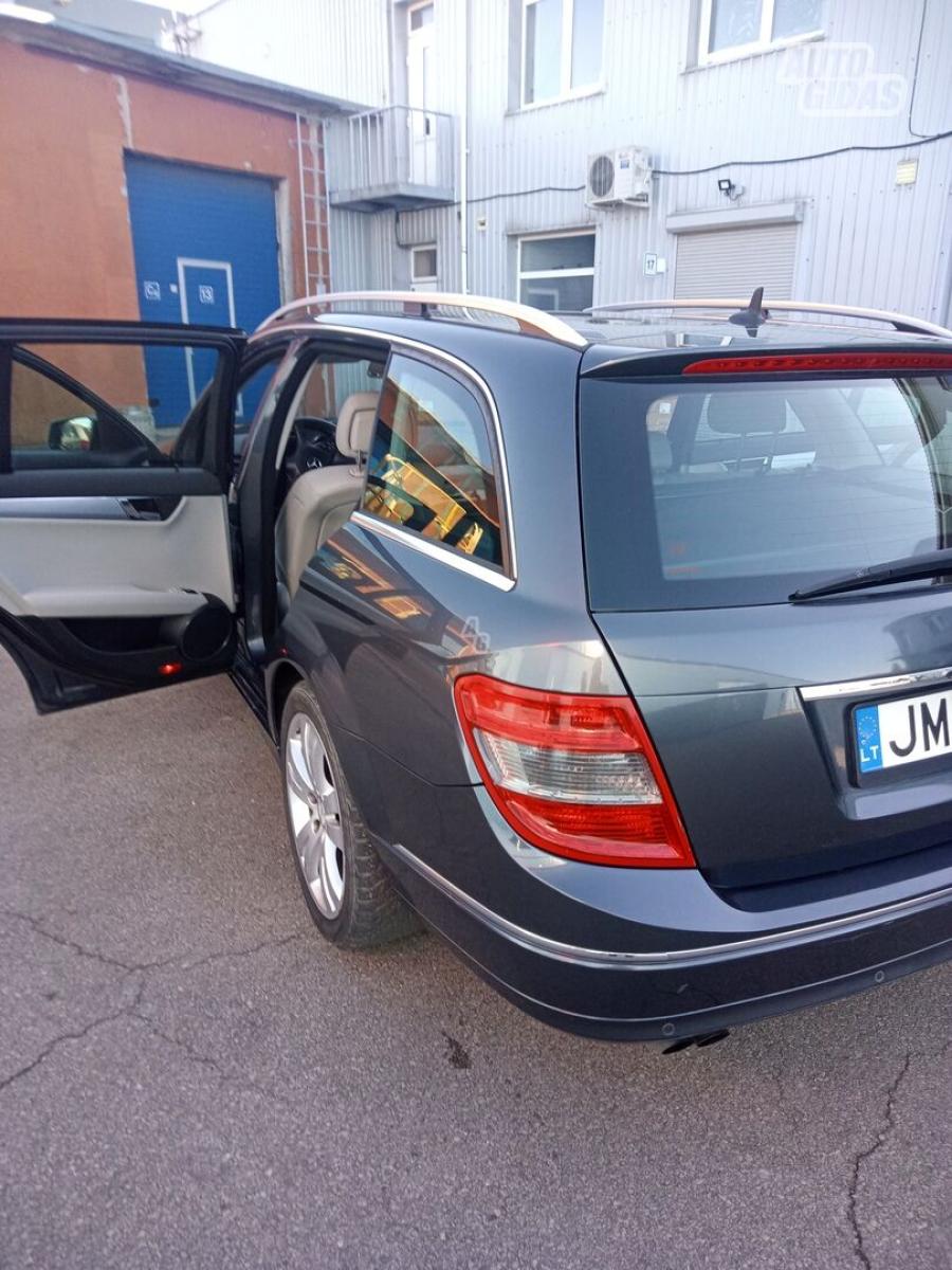 Grey Mercedes-Benz 180 2011 in Klaipeda, with an engine capacity of 2.10 L and mileage of 348 thousand km for 2950 €, photo 5 on AUTOMOTO.COM.LV
