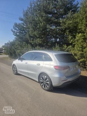 Mercedes-Benz 180 2022 in Kaunas, with an engine capacity of 2.00 L and mileage of 220 thousand km for 14800 €, photo 4 on AUTOMOTO.COM.LV
