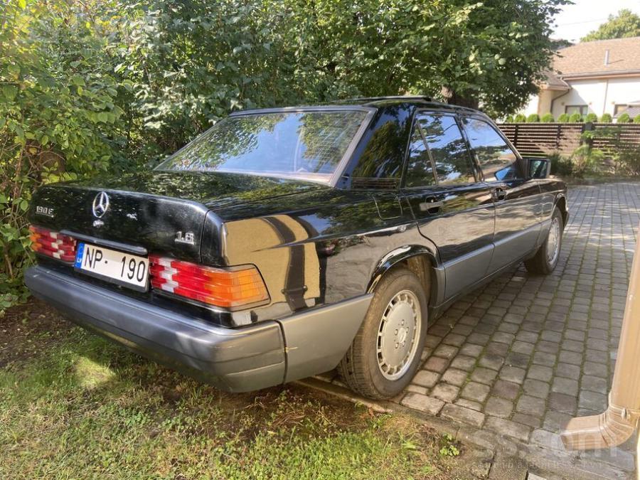 Melns Mercedes-Benz 190 1990 Rīga, ar dzinēja tilpumu 1.80 L un nobraukumu 389 tūkst. km par 3500 €, foto 3 vietnē AUTOMOTO.COM.LV